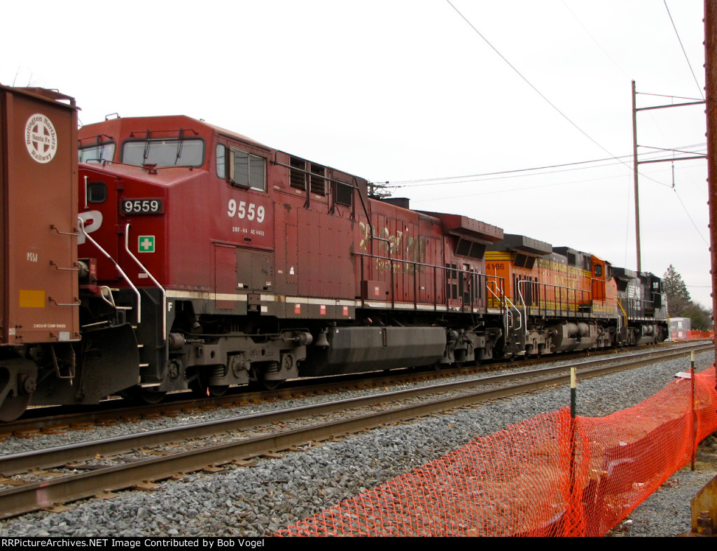 CP 9559 and BNSF 4186